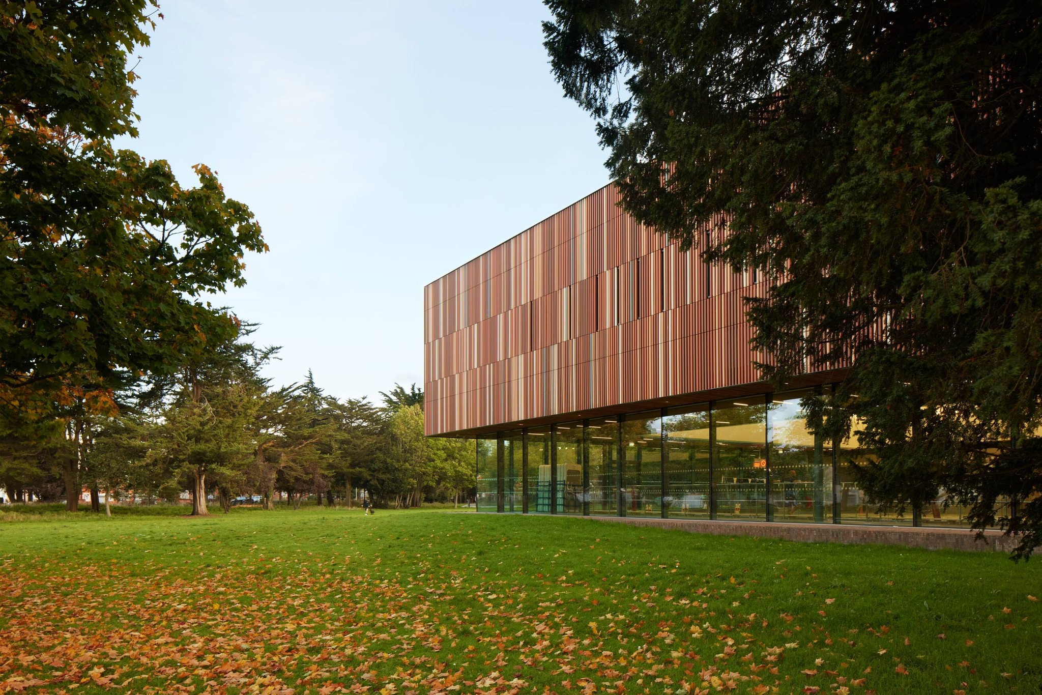 Dual Degree Bachelor's in International Economics &Trade (JMD) at East ...